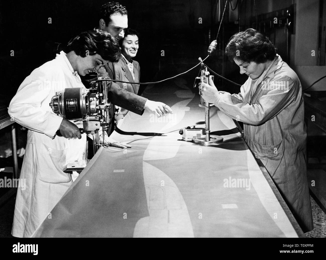 Textile industry italy 20th century hi-res stock photography and images ...