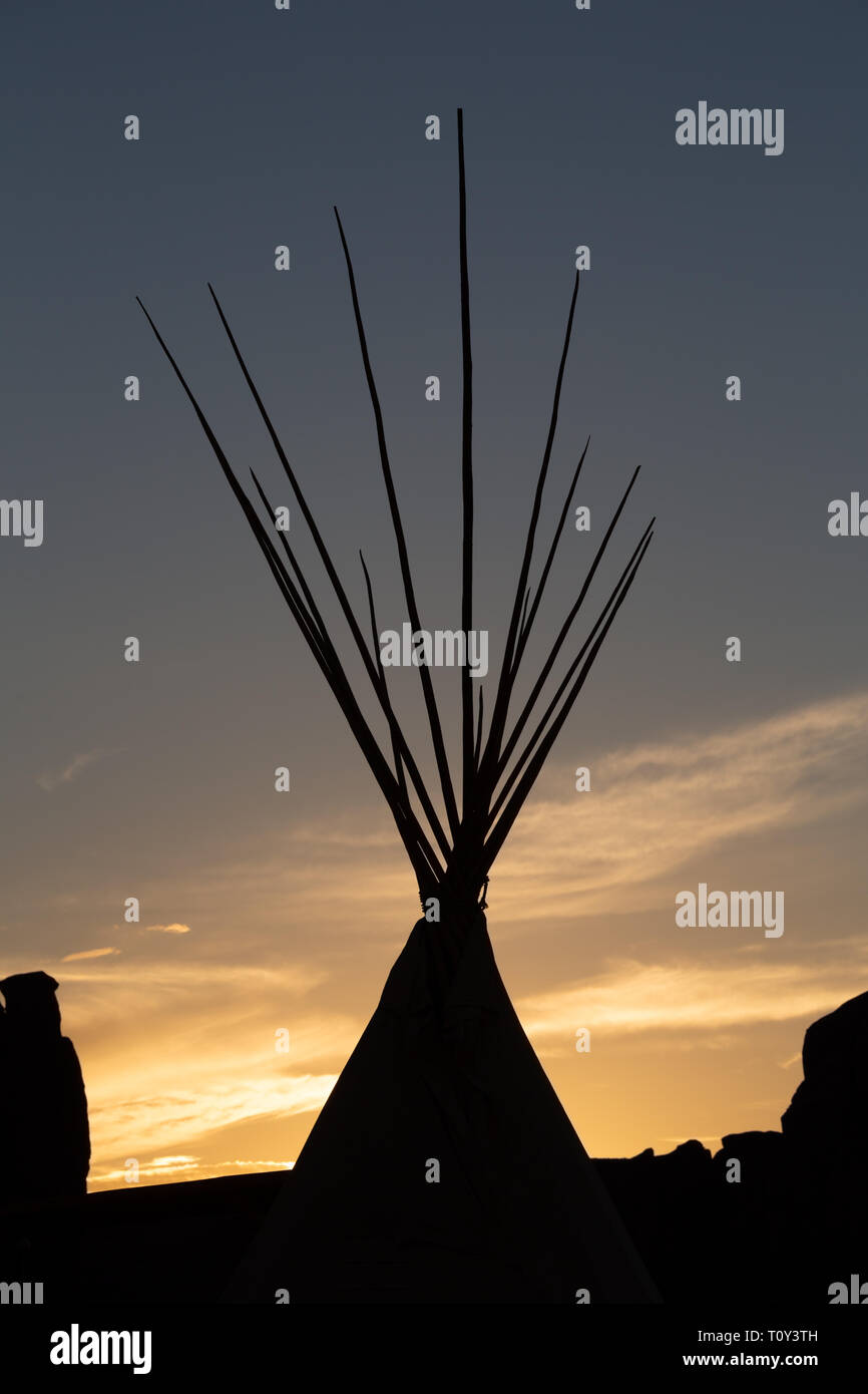 Tipi silhouette hi-res stock photography and images - Alamy