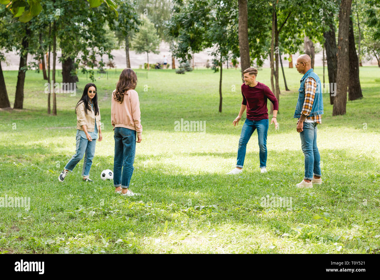 Friends playing football hi-res stock photography and images - Alamy