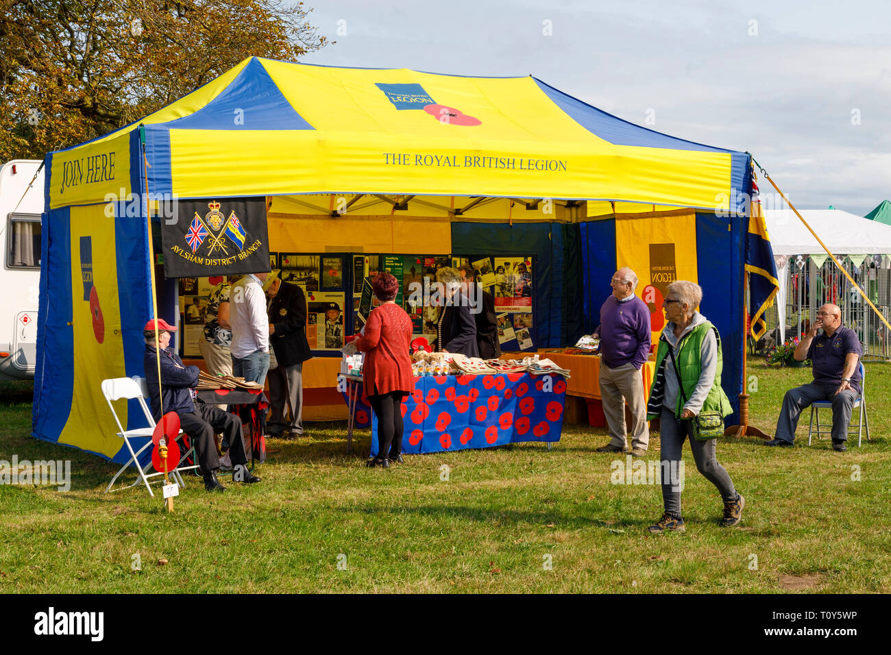 Assistannce hi-res stock photography and images - Alamy