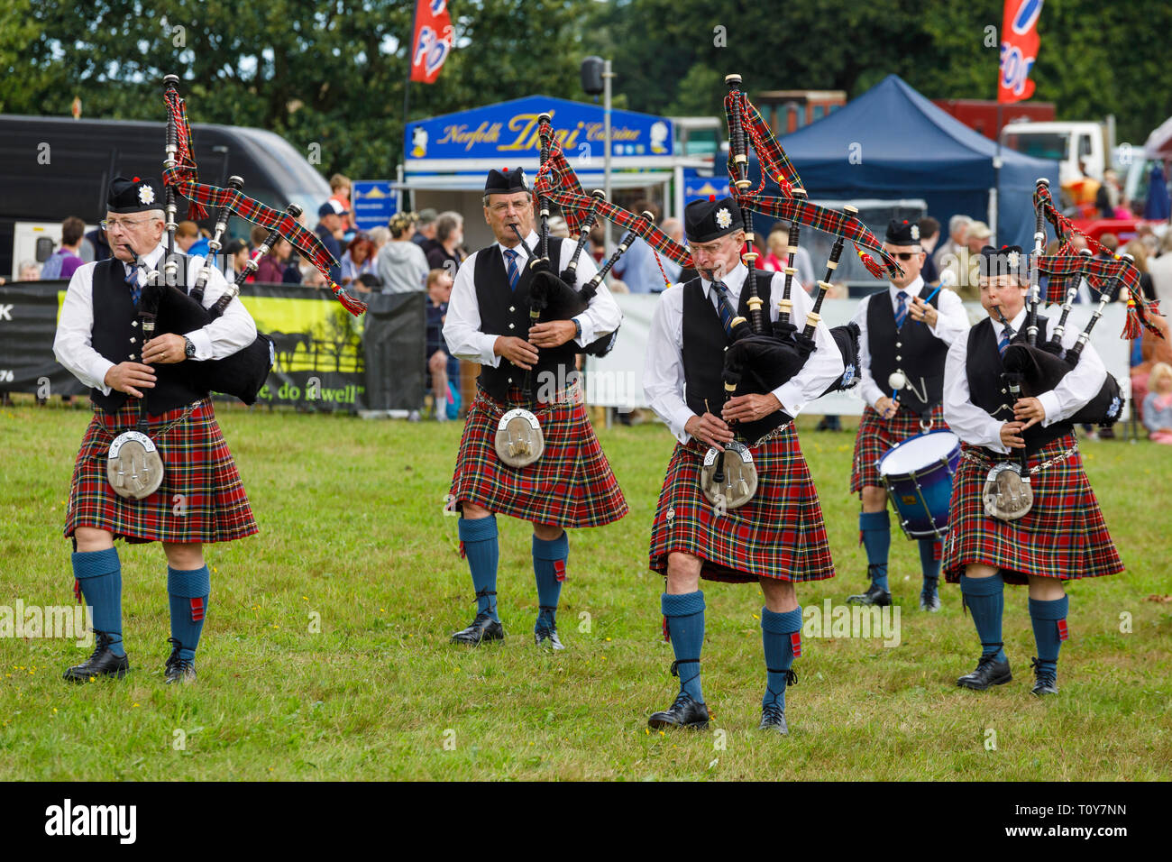 Scottish pipe band parade hi-res stock photography and images - Alamy