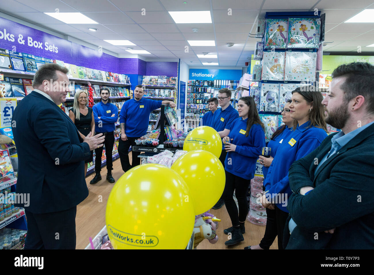 Staff meeting and retail and store hi-res stock photography and images ...