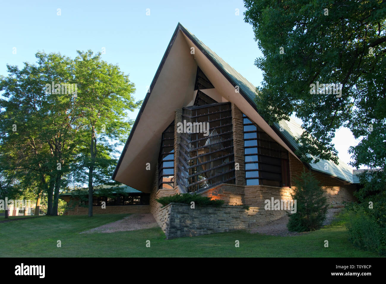 The Unitarian Meeting House, designed by Frank Lloyd Wright, completed ...