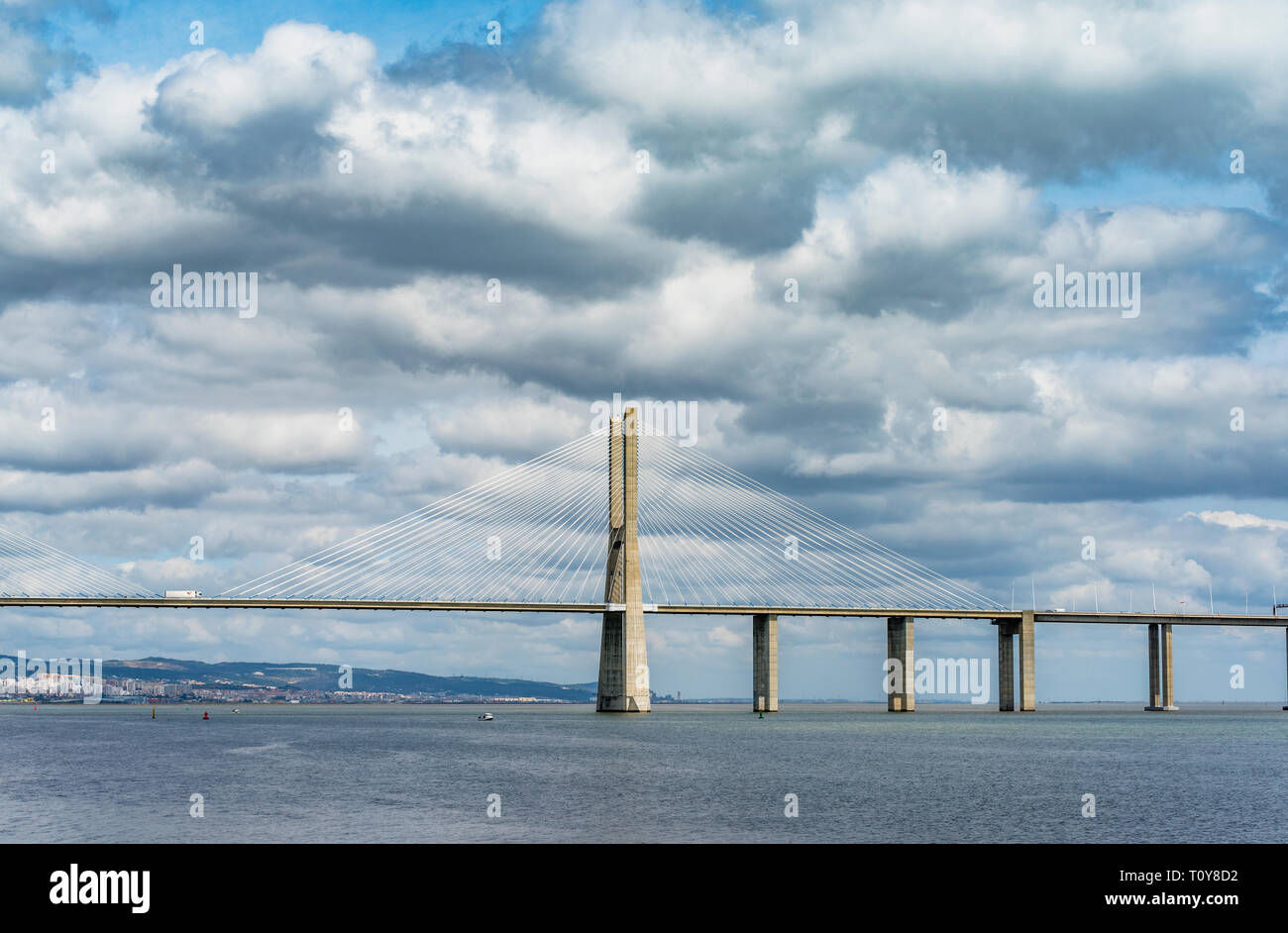 Lisboa vasco da gama bridge hi-res stock photography and images - Alamy
