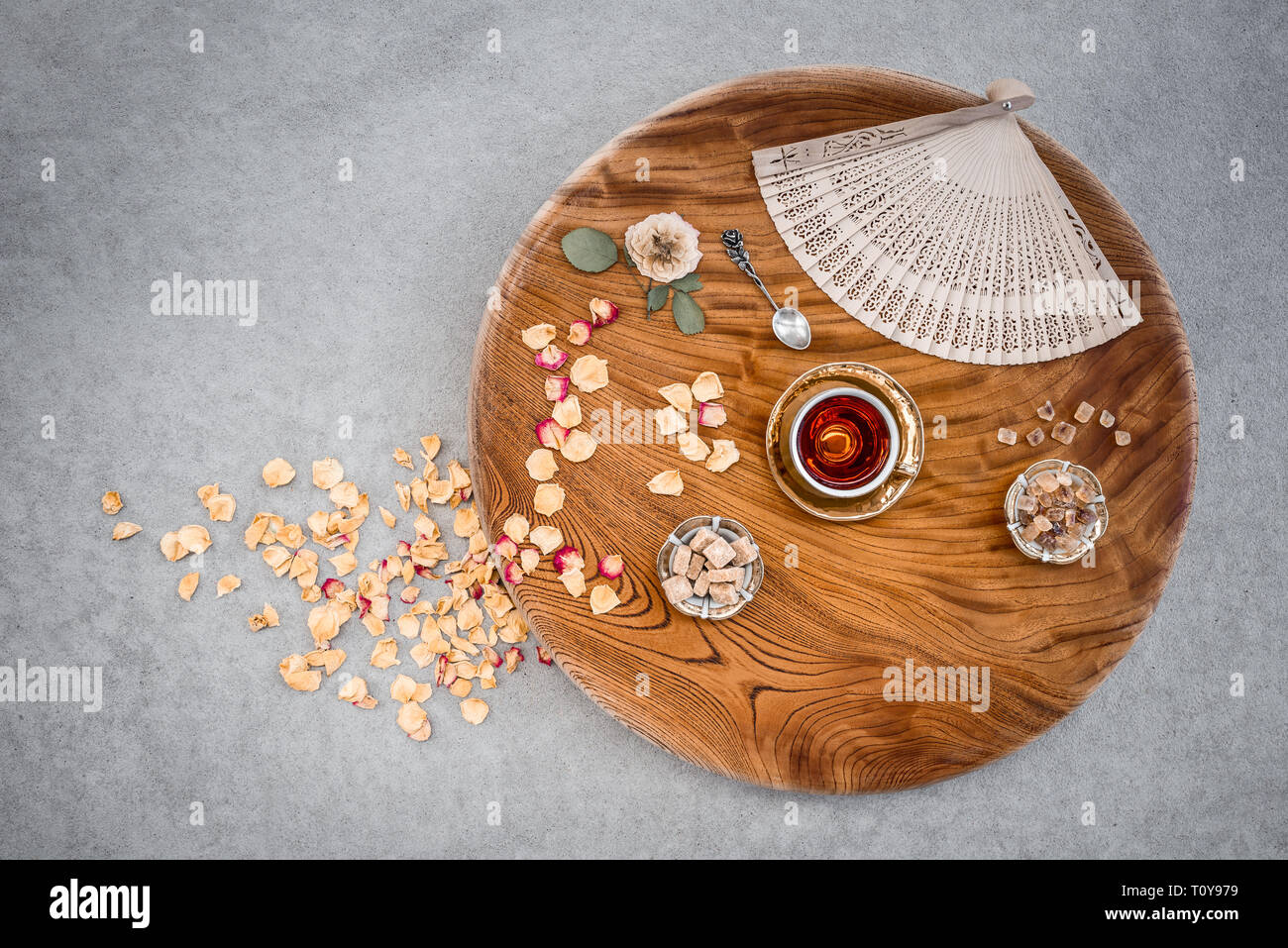 Table fan hi-res stock photography and images - Alamy