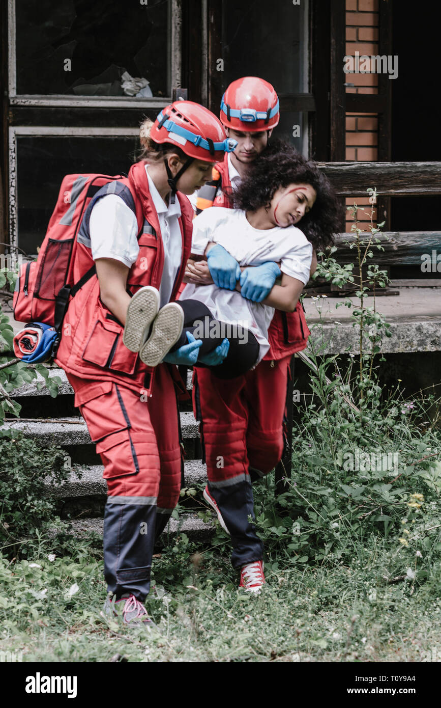 Evacuating hi-res stock photography and images - Alamy