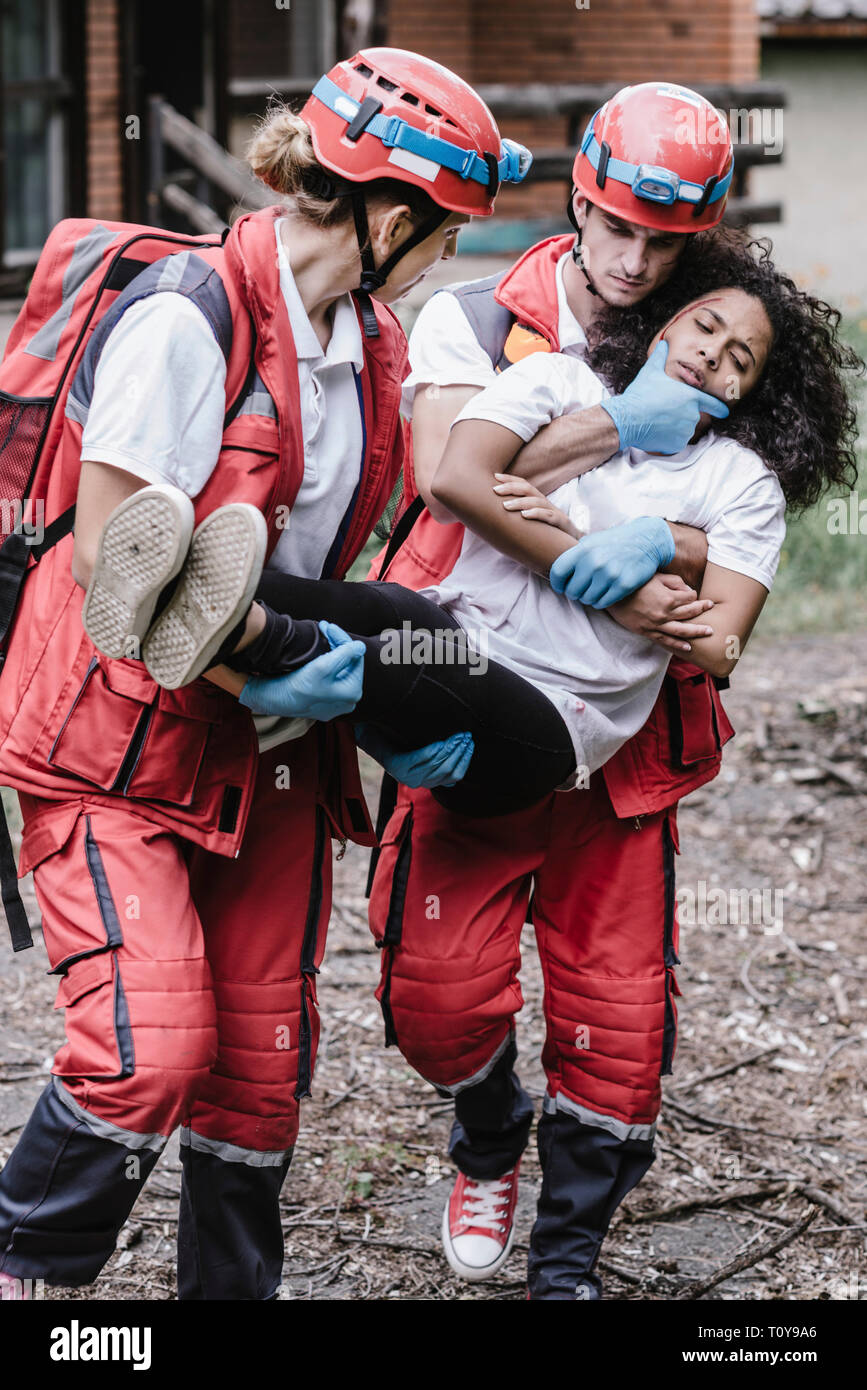 Evacuating hi-res stock photography and images - Alamy