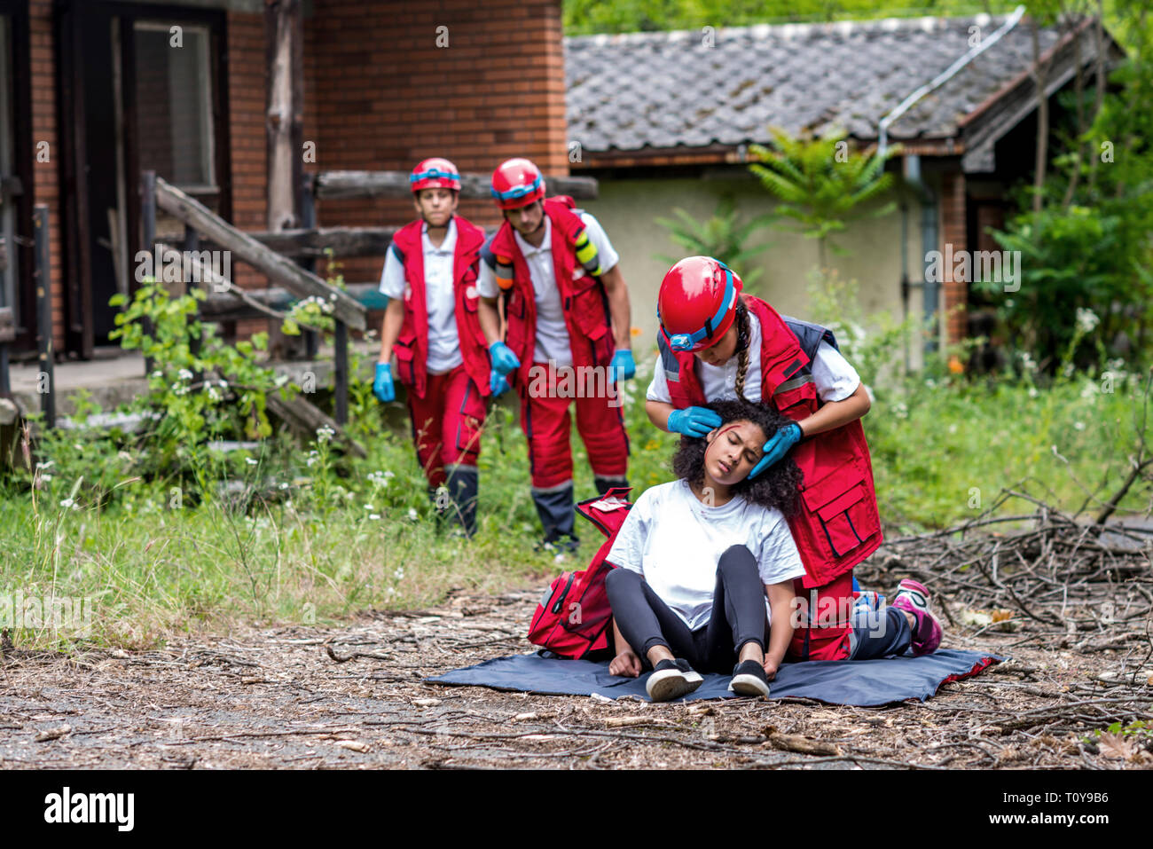 Evacuation of an injured person hi-res stock photography and images - Alamy