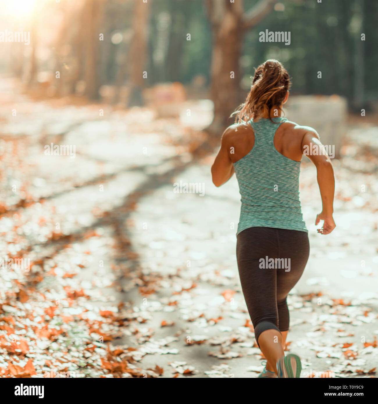 Women jogging autumn hi-res stock photography and images - Alamy