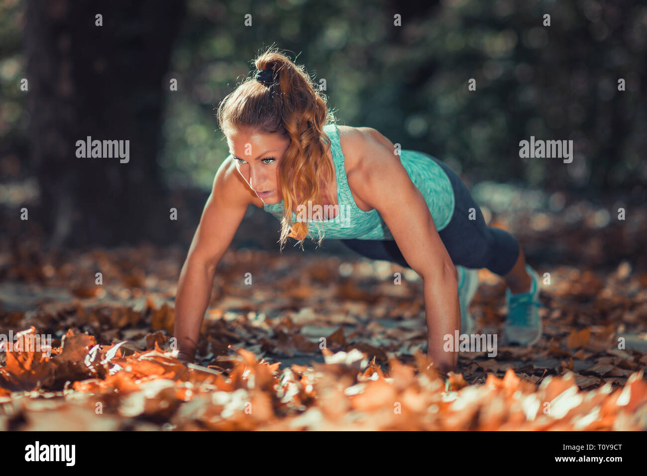Woman doing push ups in the park Stock Photo - Alamy