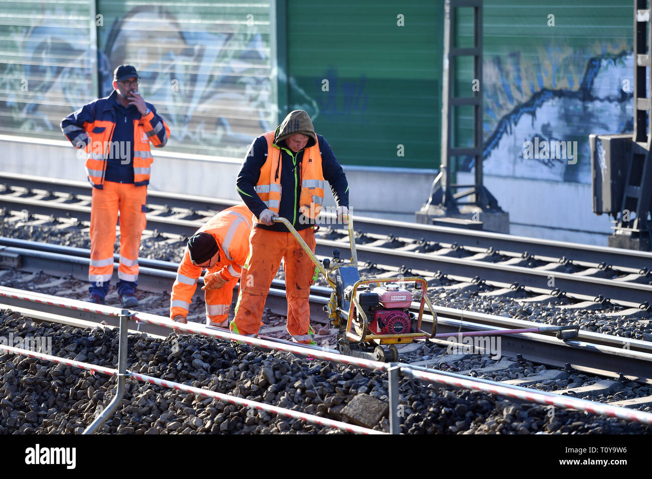 Track workers when removing railway tracks, track work in Gronsdorf ...