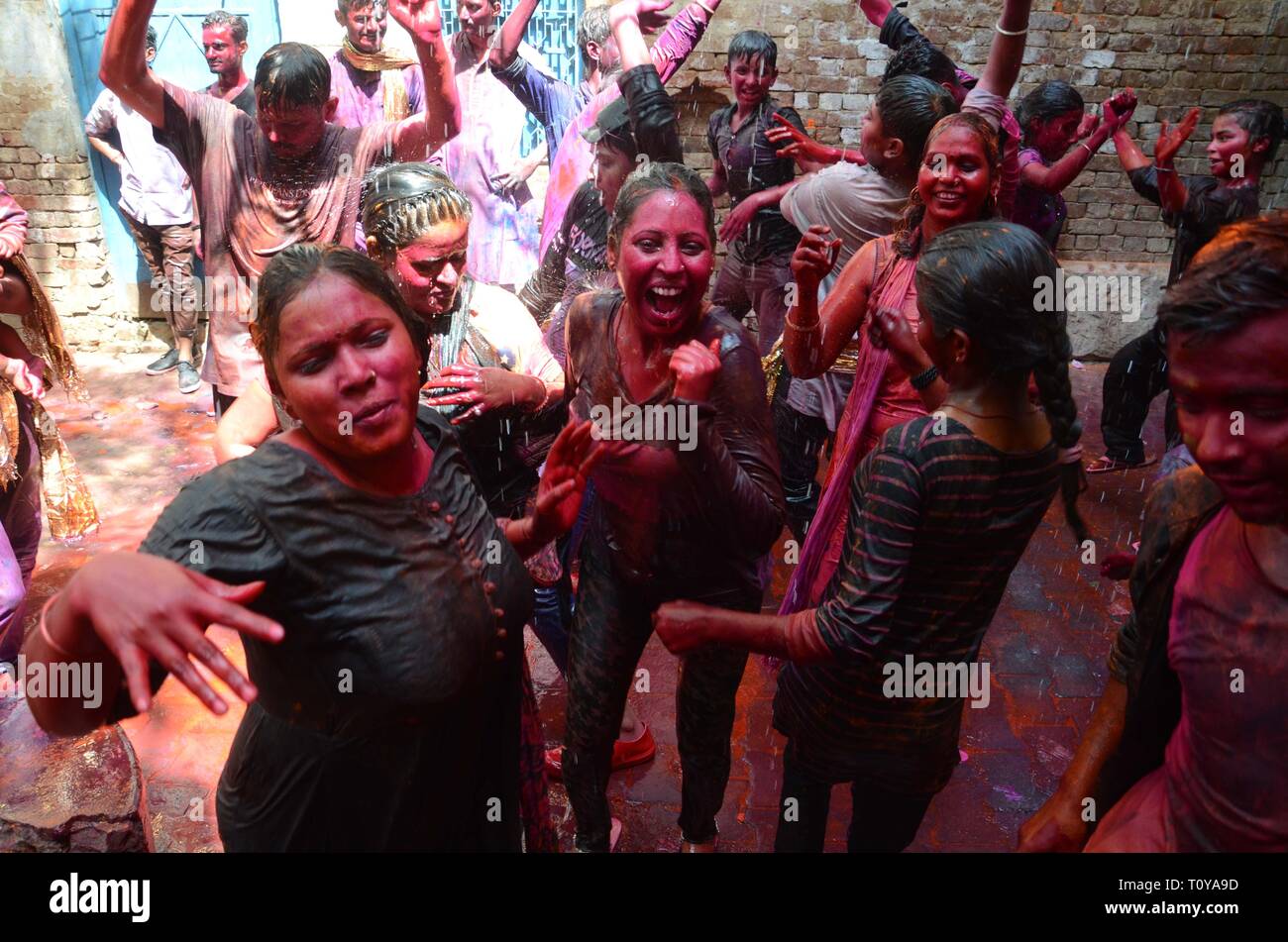 Allahabad: revellers holi festival hi-res stock photography and images ...