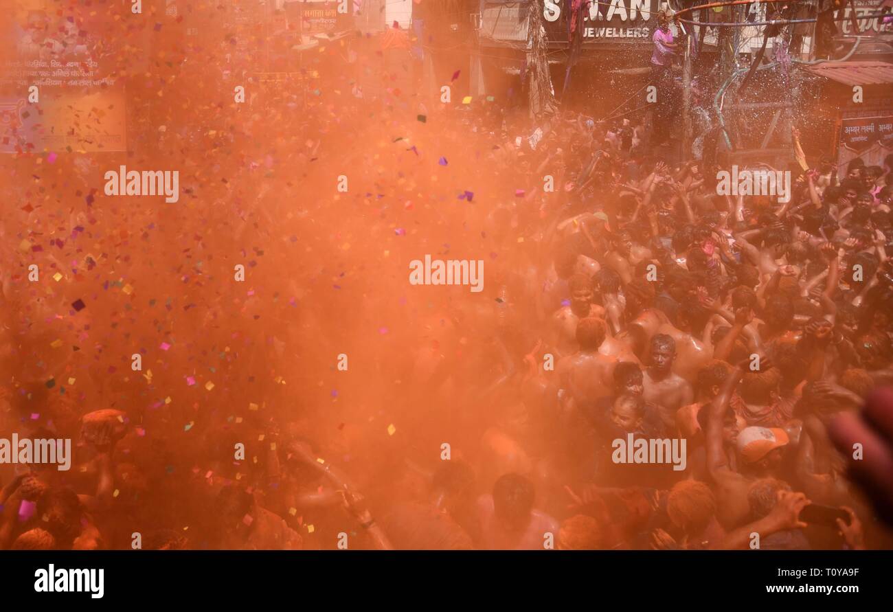 Allahabad: revellers holi festival hi-res stock photography and images ...