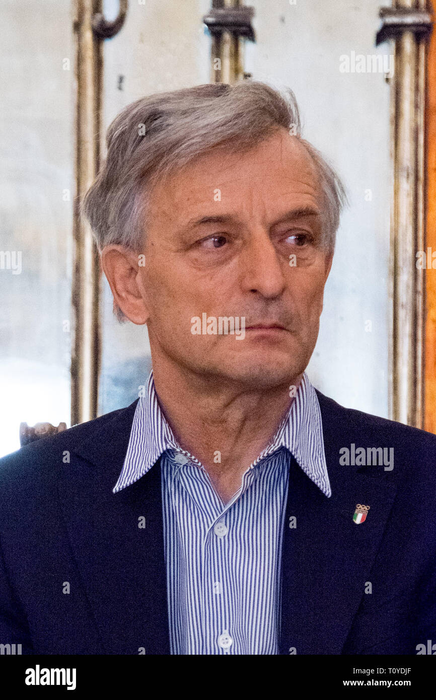Foto Francesco Bozzo- LaPresse MILANO - Palazzo Cusani ore 12:00 ...