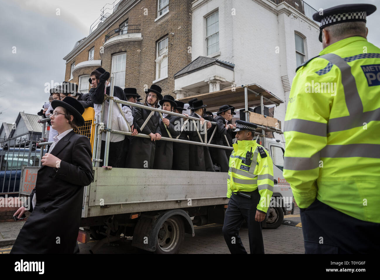 Haredi community london hi-res stock photography and images - Alamy