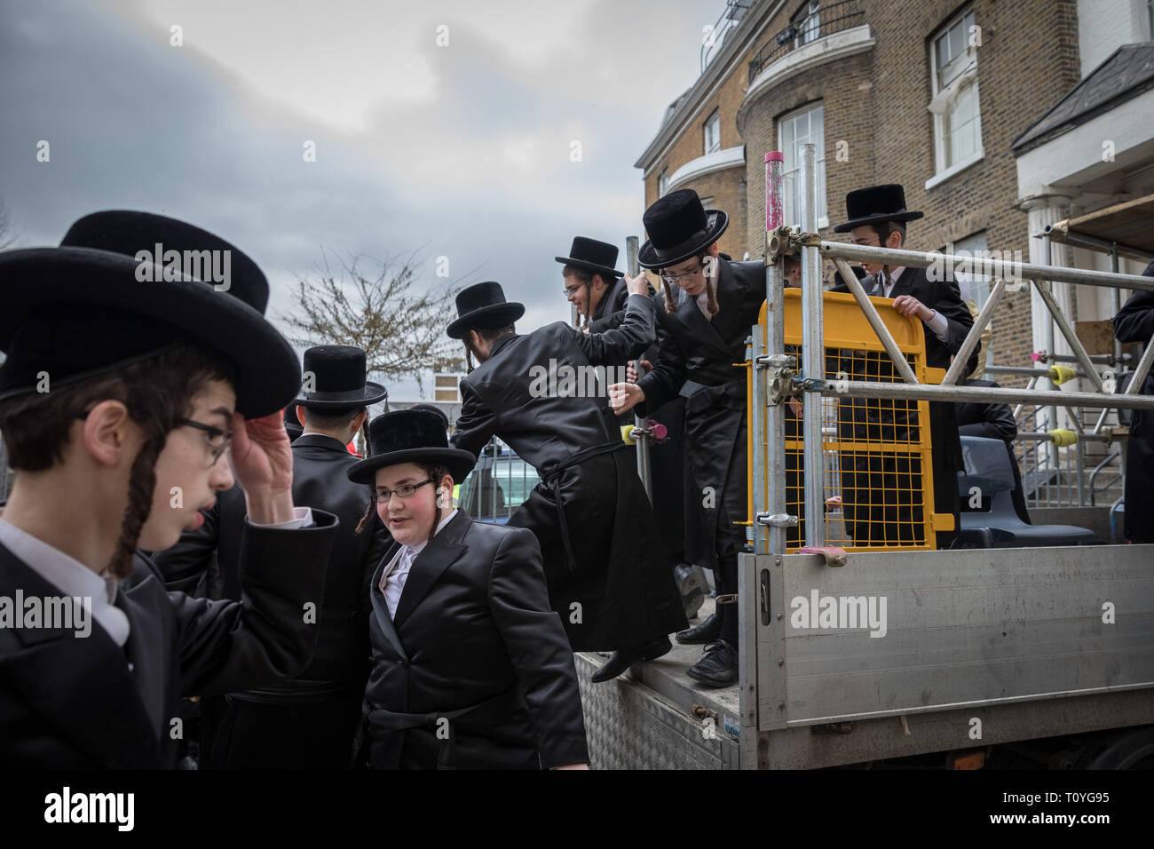Haredi community london hi-res stock photography and images - Alamy
