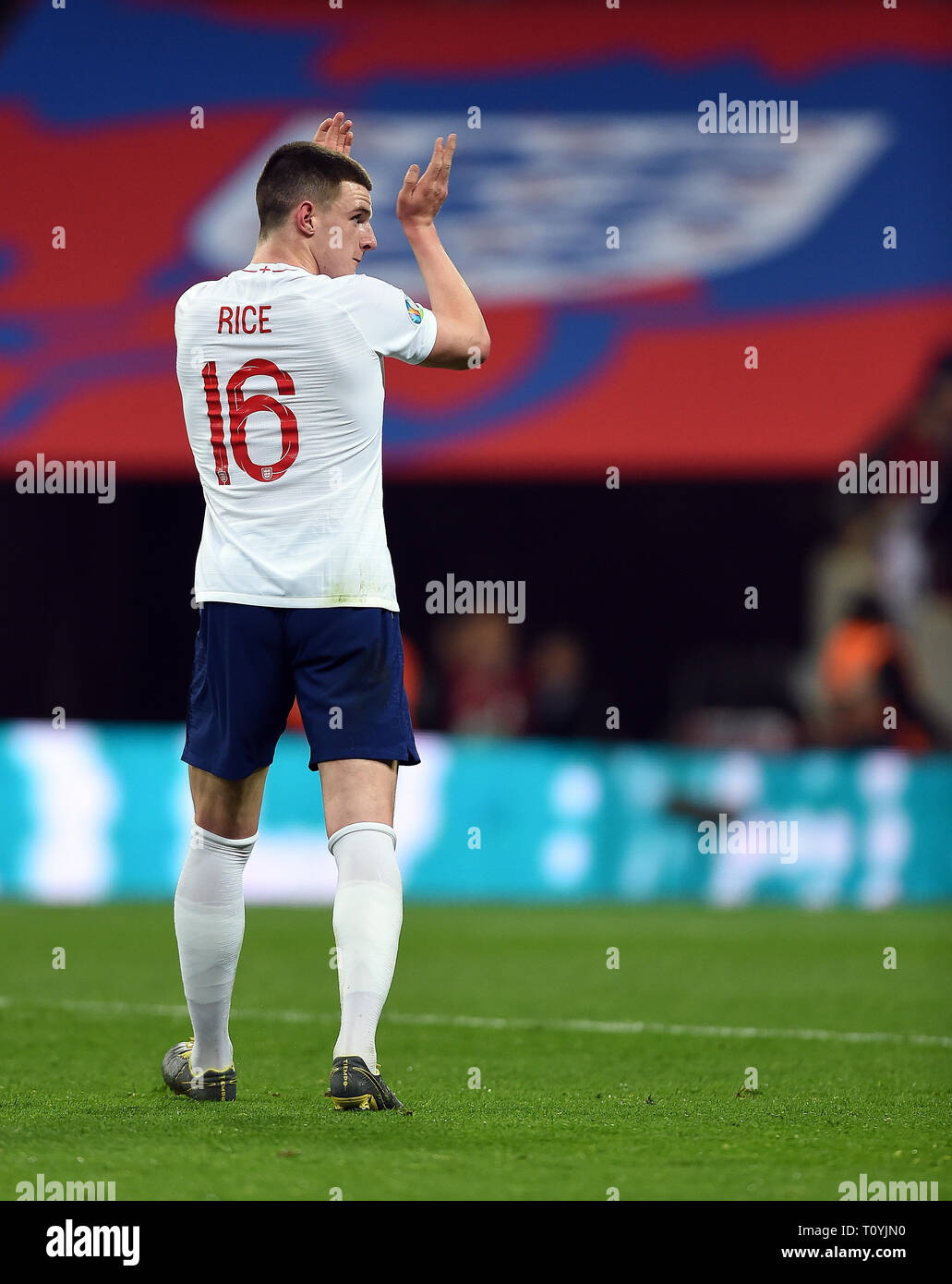 DECLAN RICE, THANKS THE FANS AT THE END OF THE GAME, ENGLAND V CZECH ...