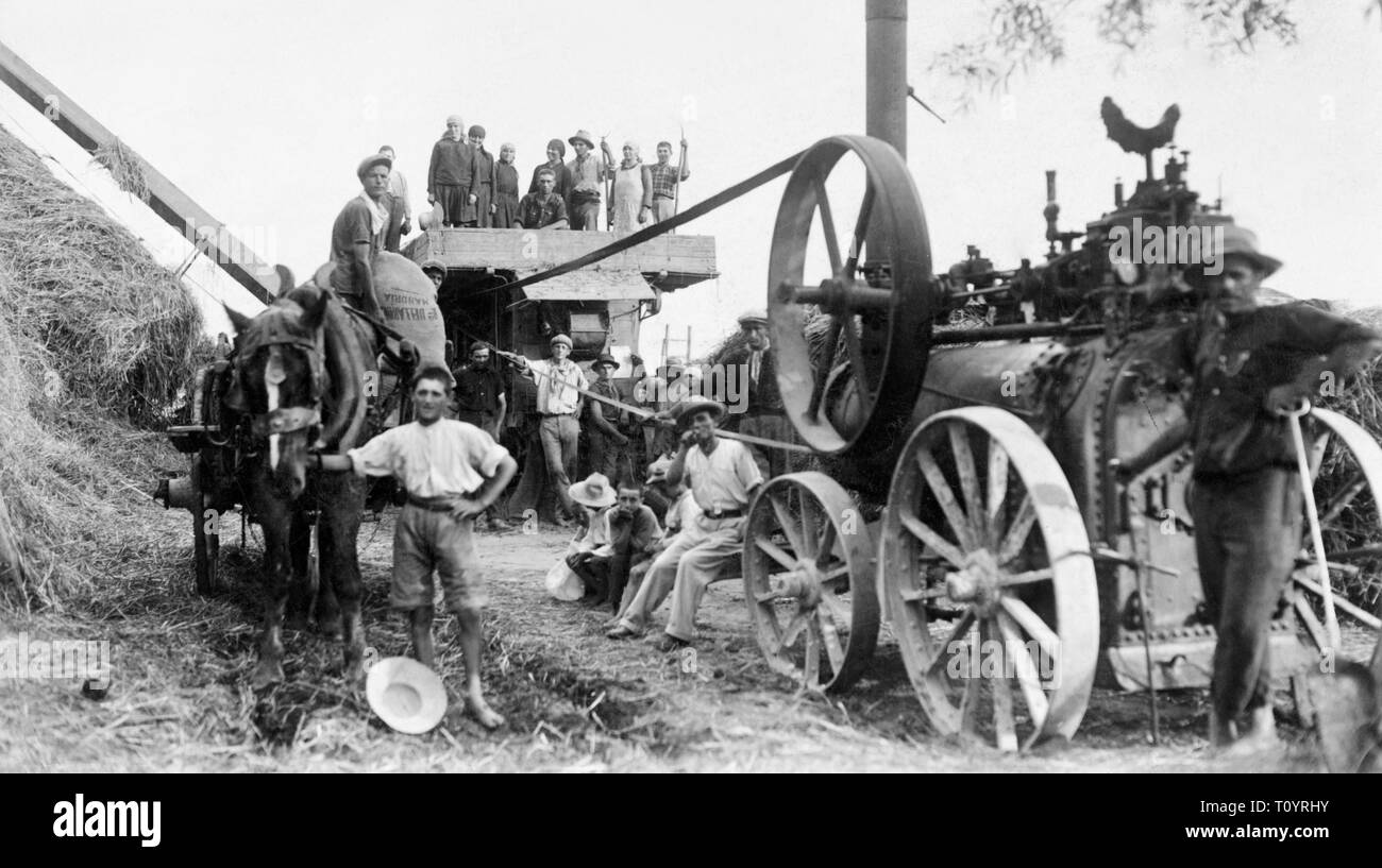 threshing machine, 1930 Stock Photo - Alamy