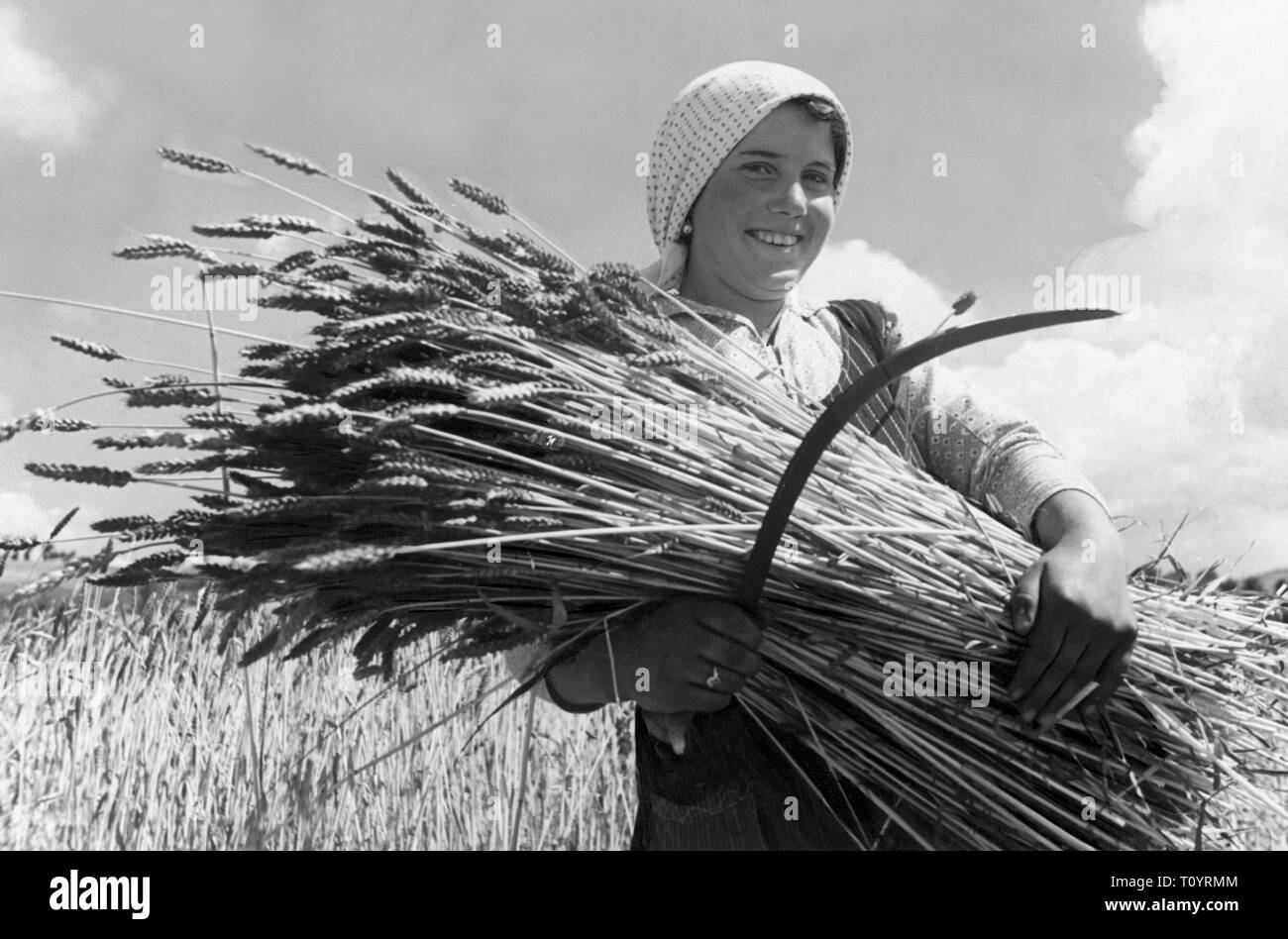 Reaper woman hi-res stock photography and images - Alamy