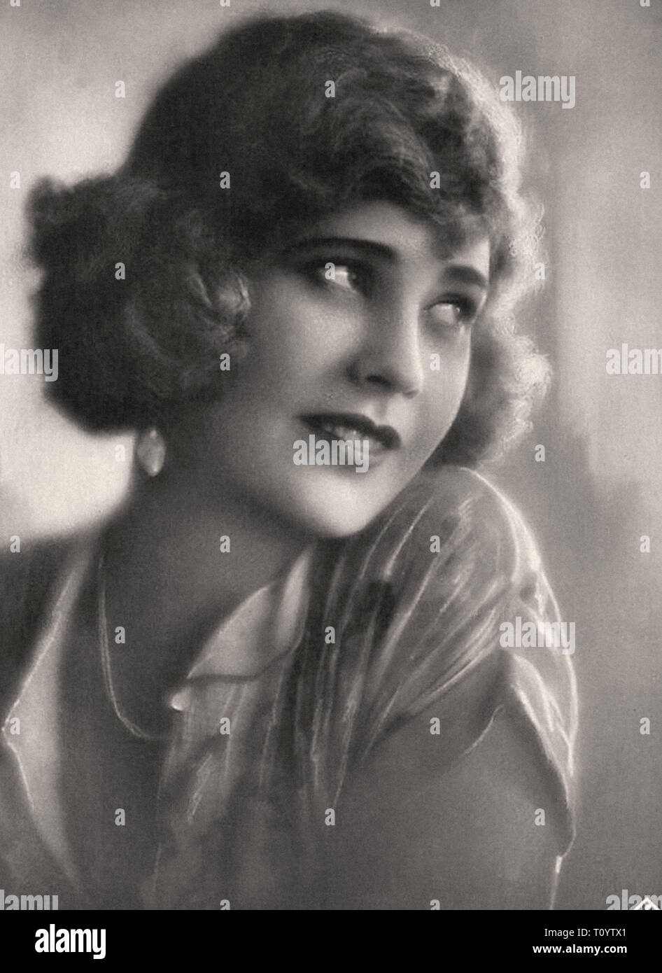 Photographic portrait of Vera Voronina - Silent movie era Stock Photo ...
