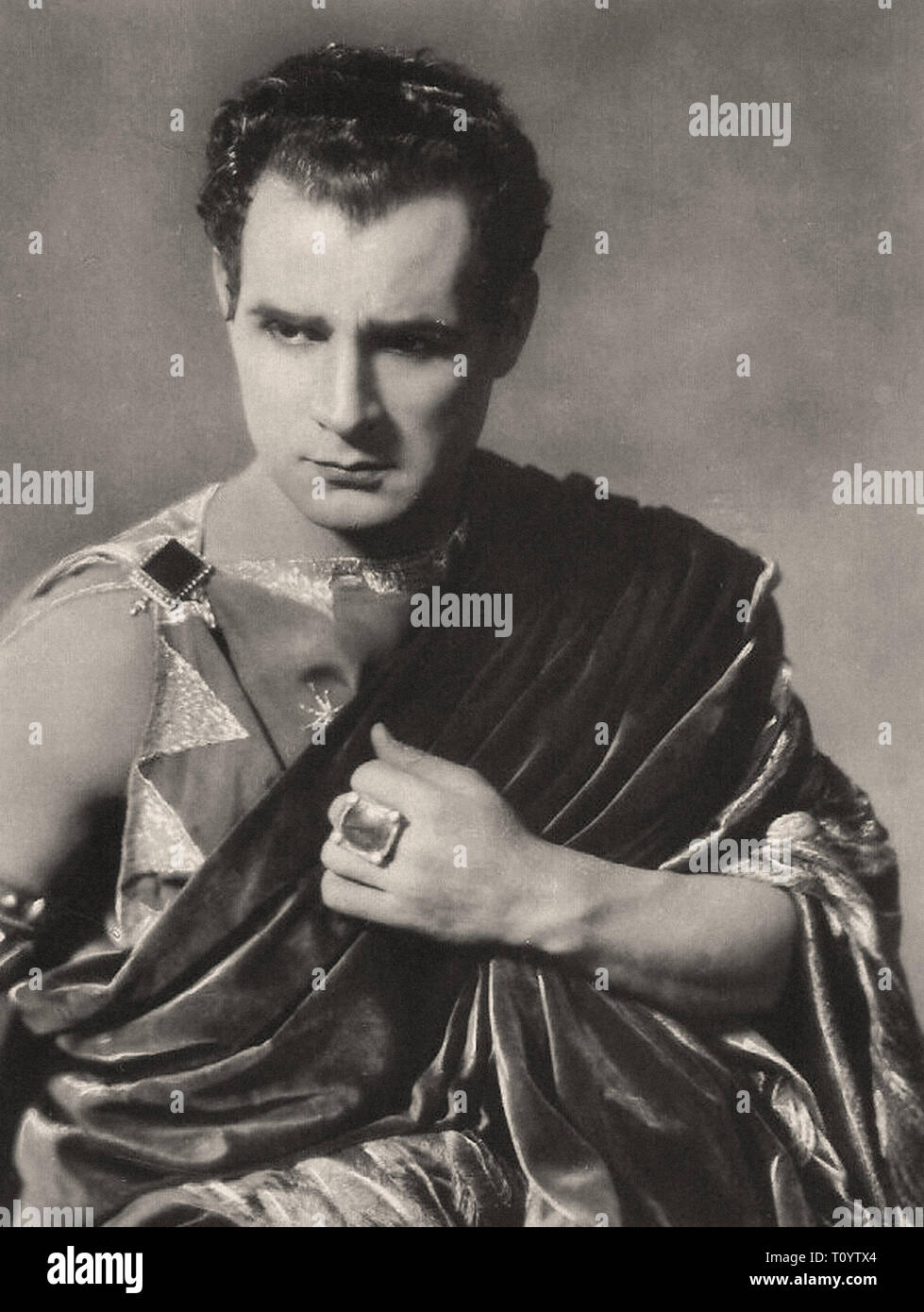 Photographic portrait of Victor Varconi in the King of Kings (1927 ...