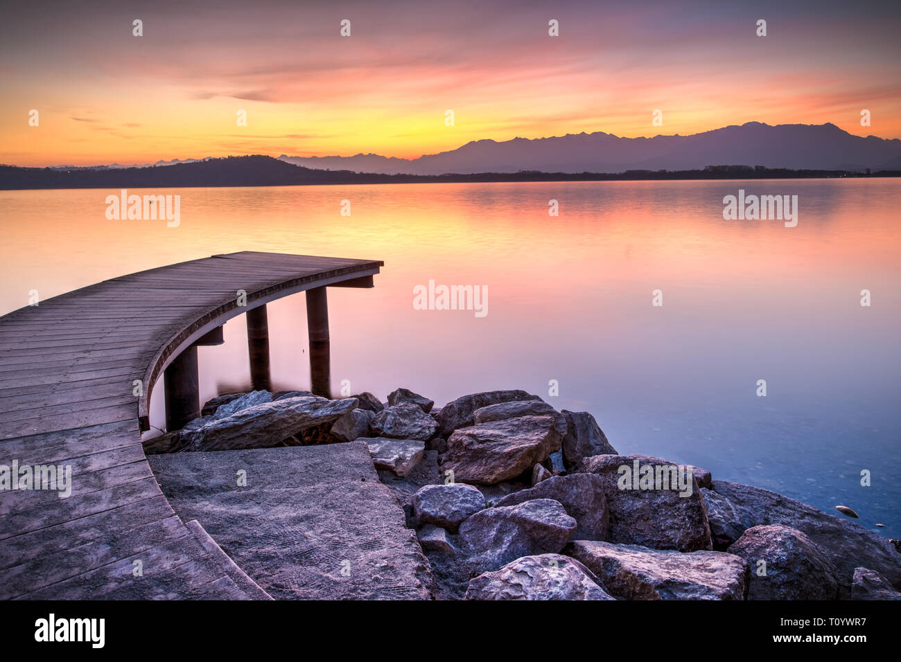 sunset lake bridge Stock Photo - Alamy