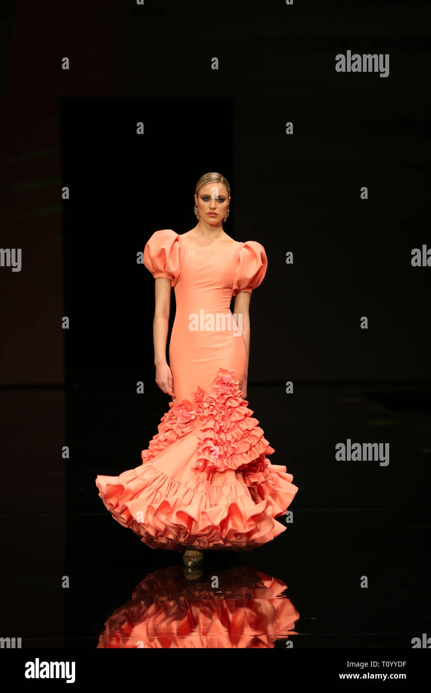 Model raquel bonilla on the catwalk hi-res stock photography and images ...