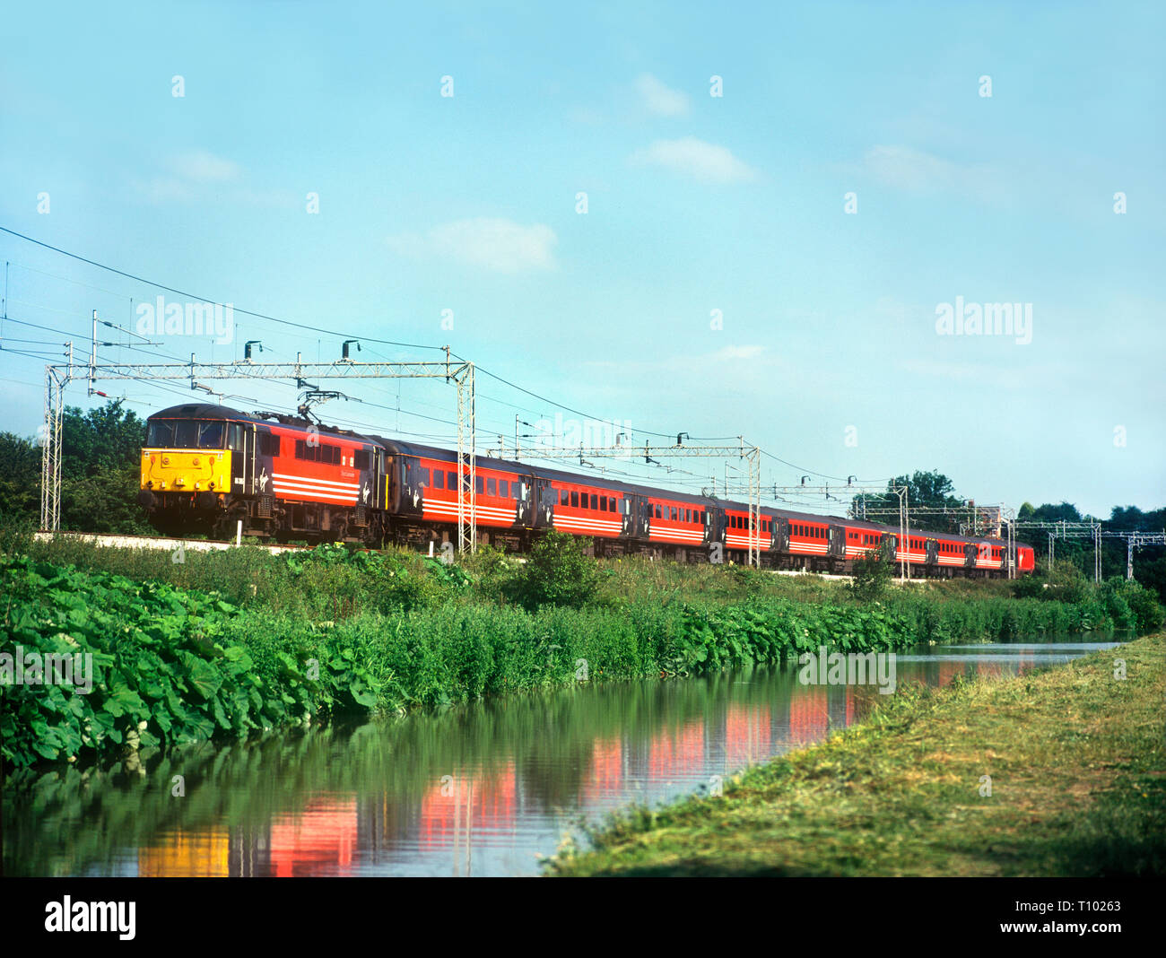 Class 86 locomotive hi-res stock photography and images - Alamy