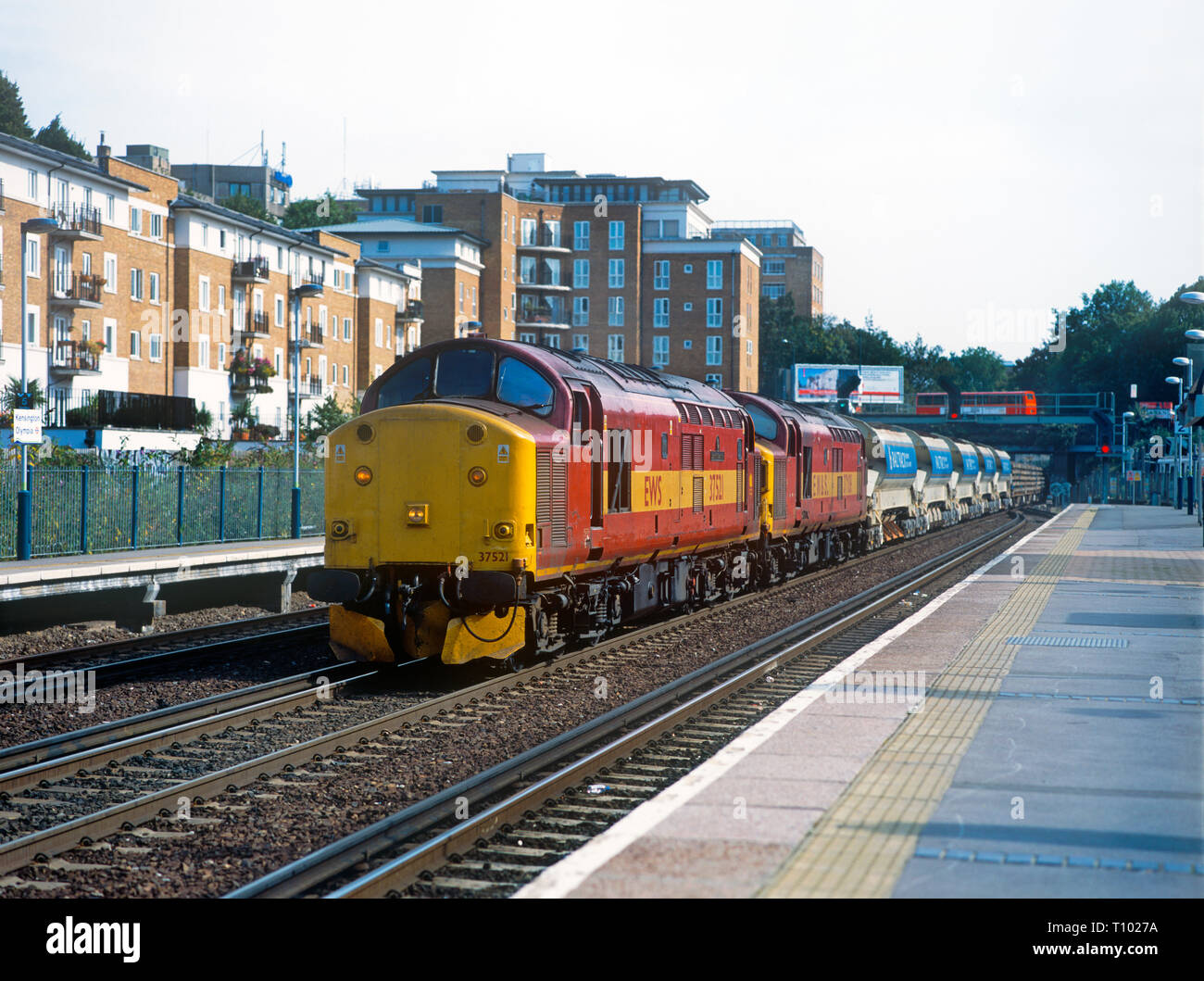 Class 37 diesel locomotives hi-res stock photography and images - Alamy