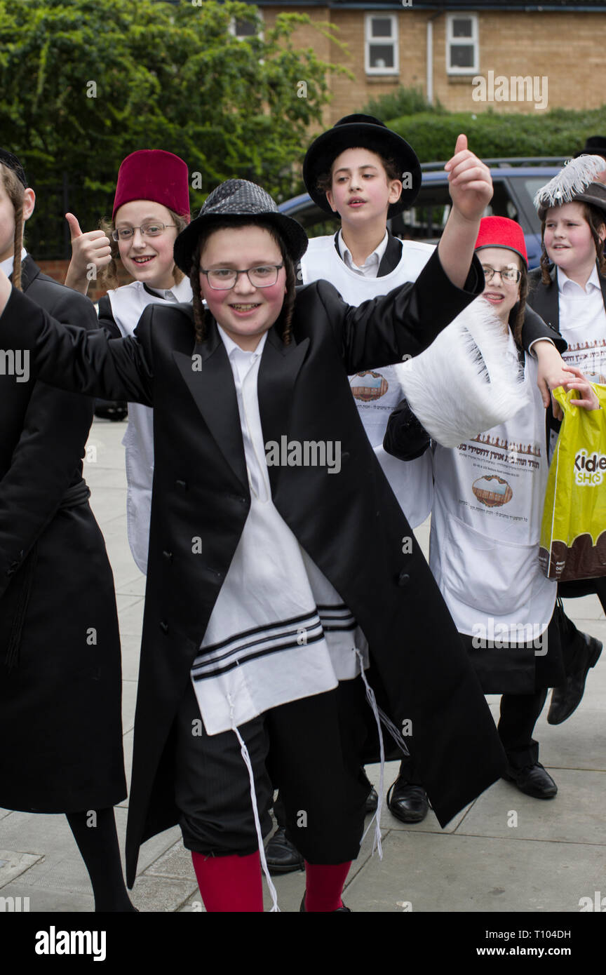 Hasidic men dance hi-res stock photography and images - Alamy