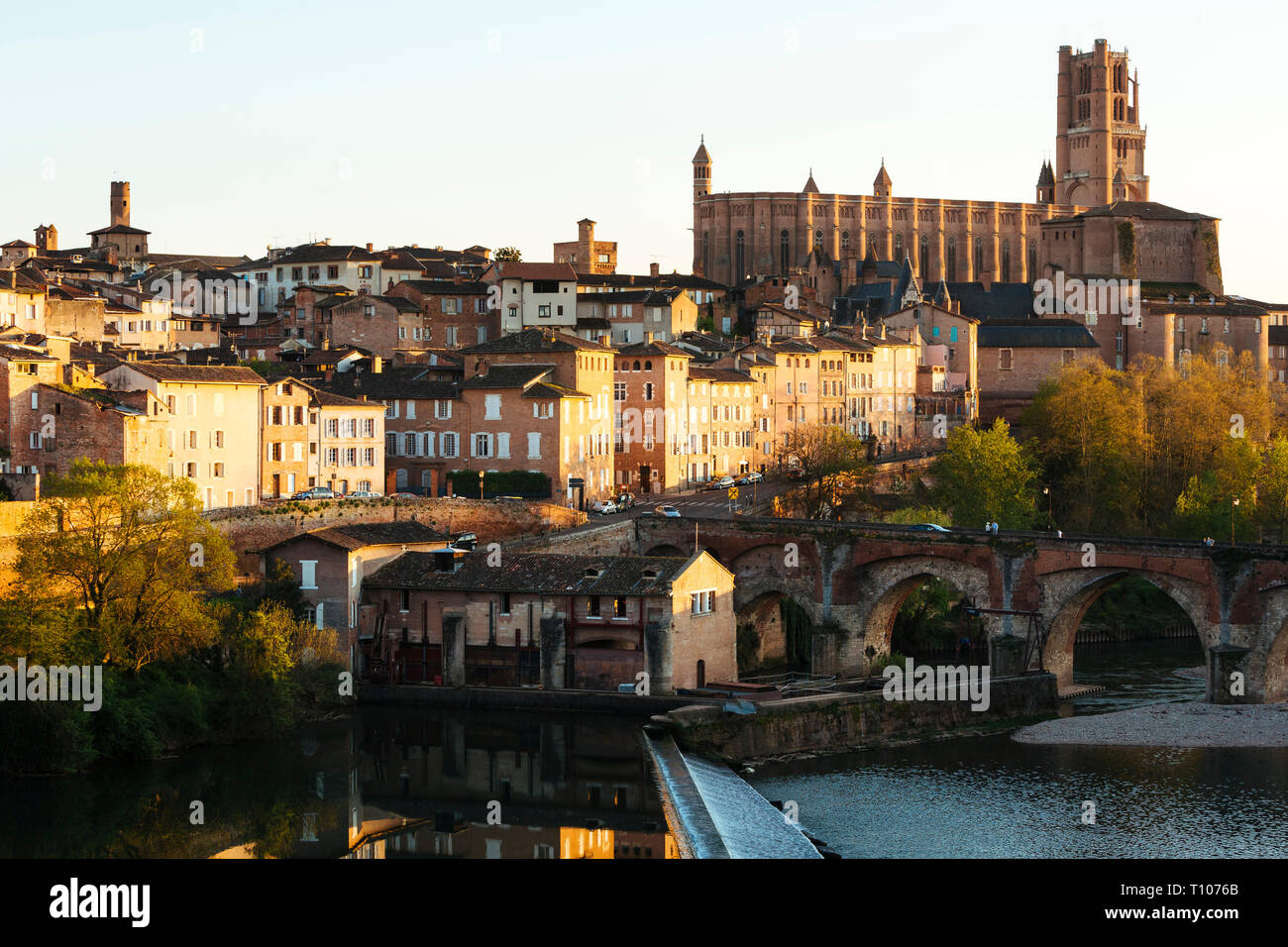 Albi (south-western France): overview of the city from the "Pont Neuf ...