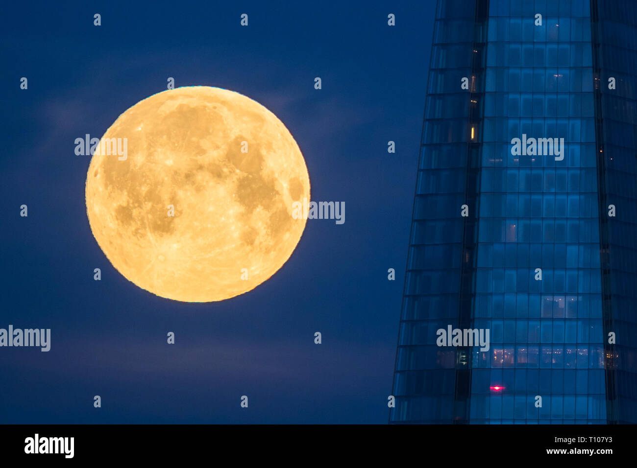 Sequence of images showing the moment the Full moon passes behind ...