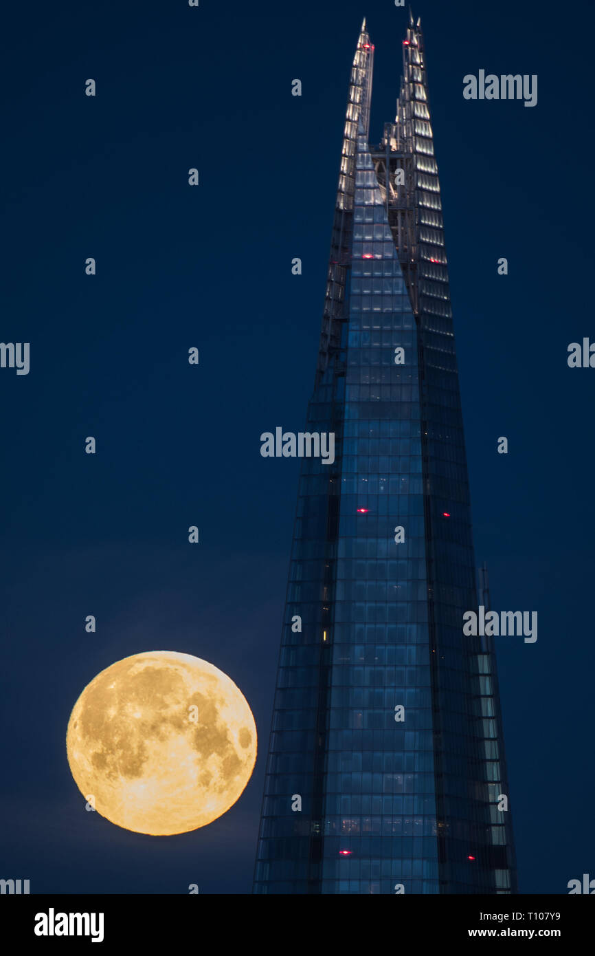 Sequence of images showing the moment the Full moon passes behind ...
