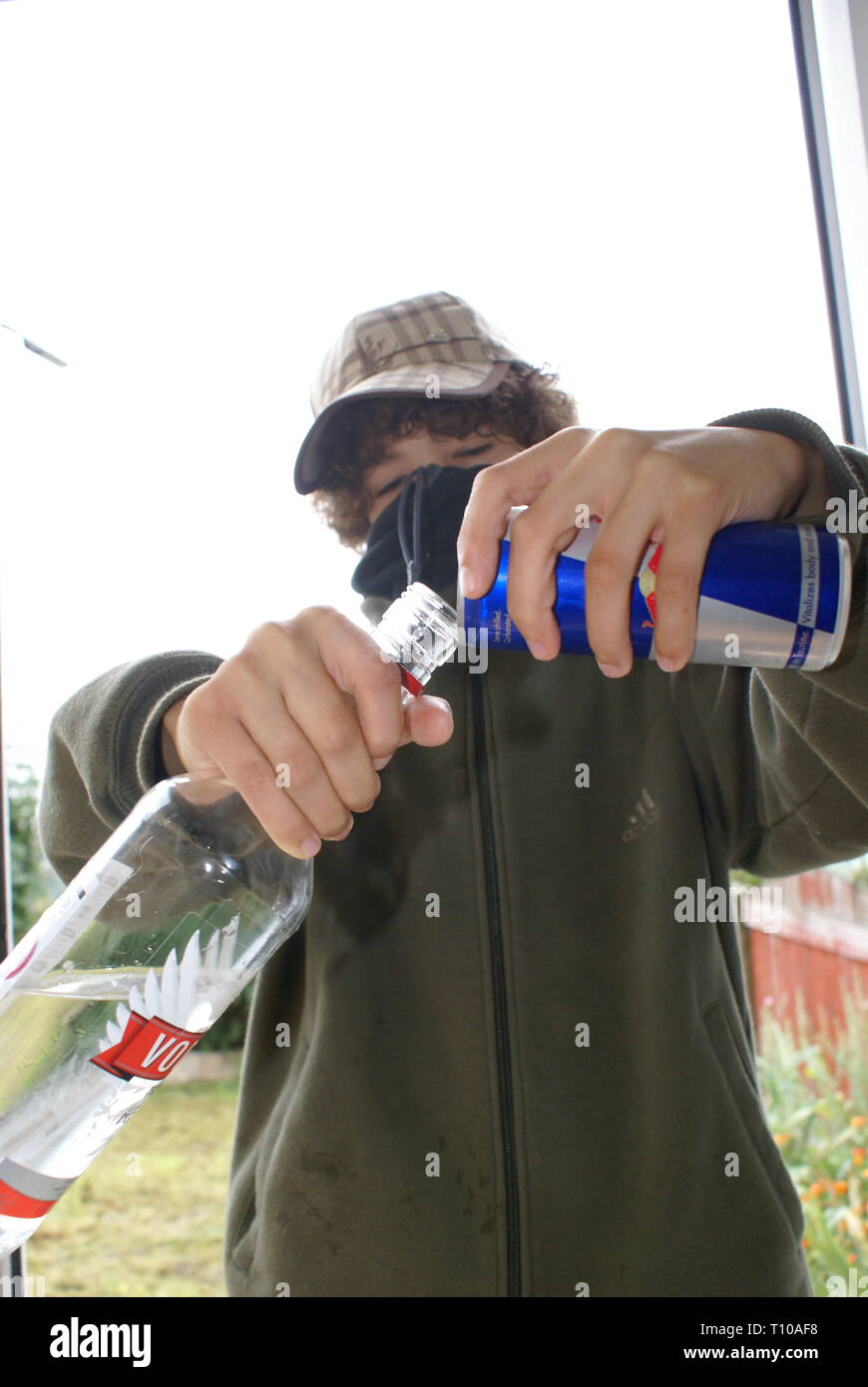 Drunk teenagers and street hi-res stock photography and images - Alamy