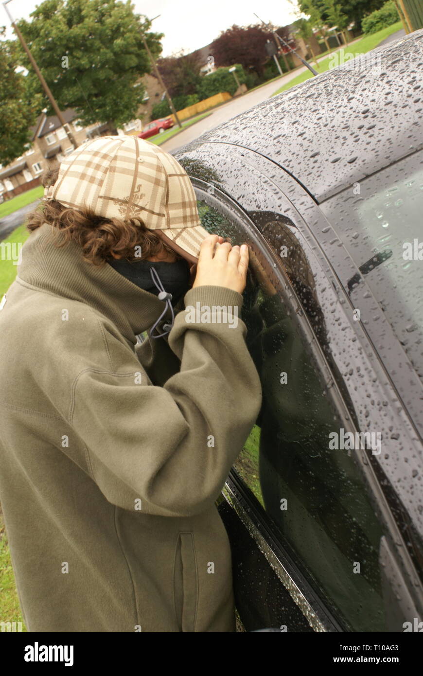 Car theft window hi-res stock photography and images - Alamy