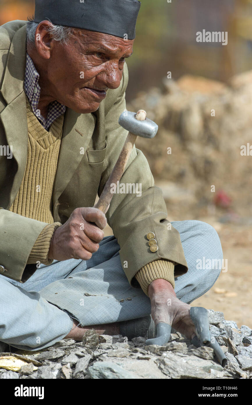 Hammer smashing stone hi-res stock photography and images - Alamy