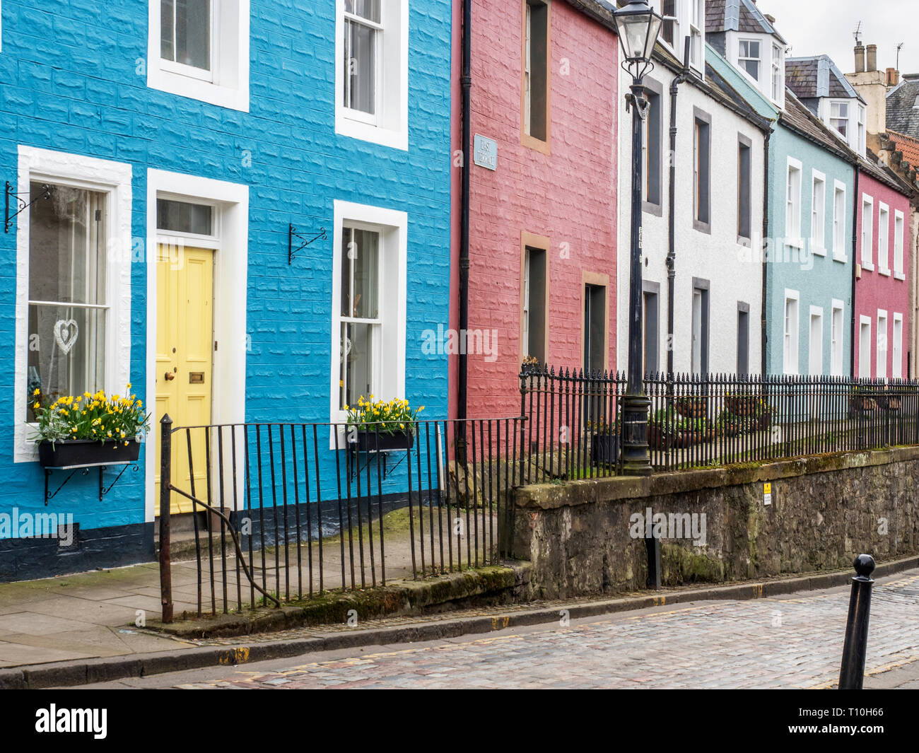 Colourful cottages queensferry edinburgh hi-res stock photography and ...