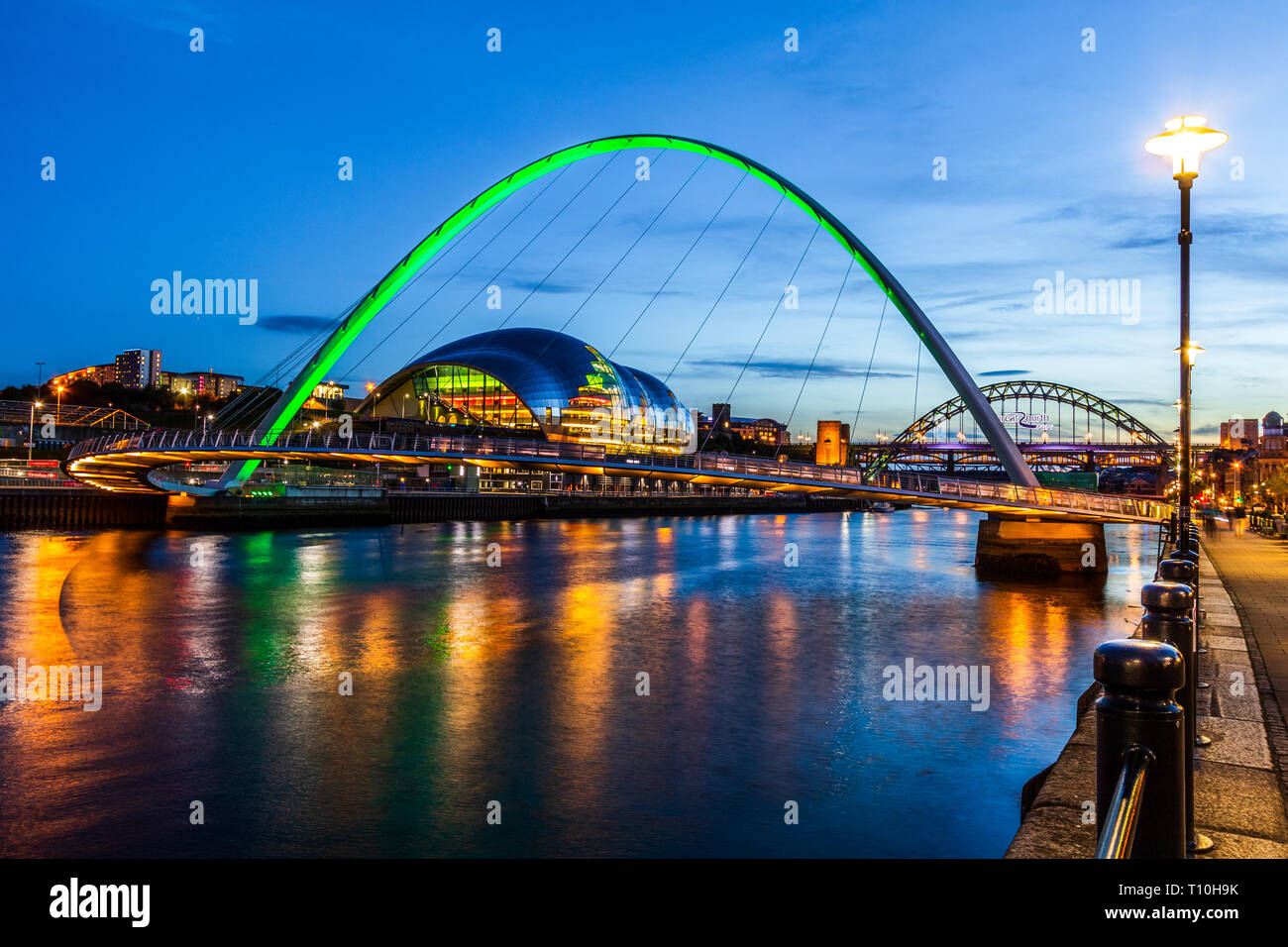 Newcastle and Gateshead at sundown showing Gateshead Millennium Bridge ...