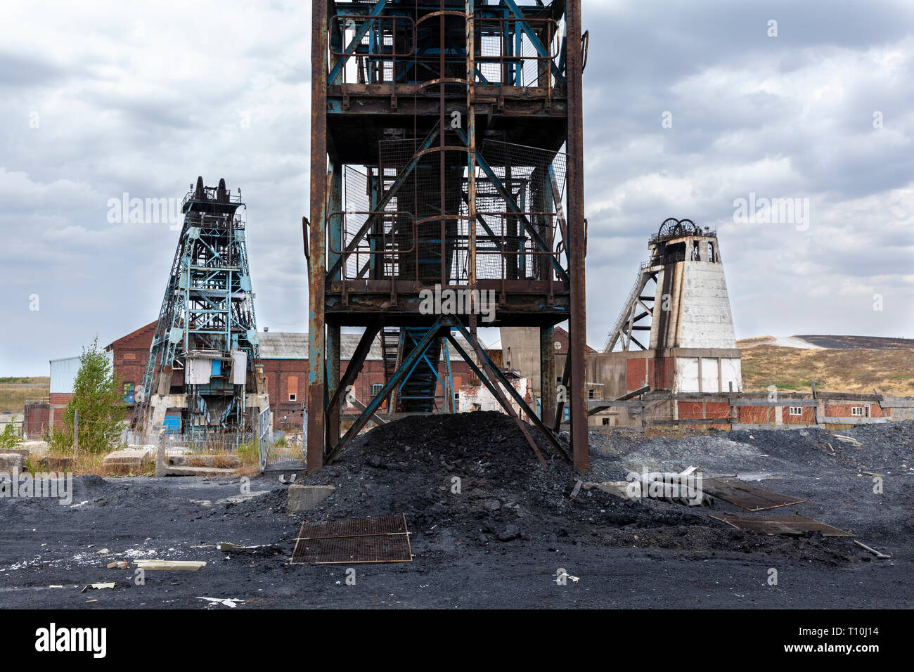 Derelict building colliery mine mining hi-res stock photography and ...