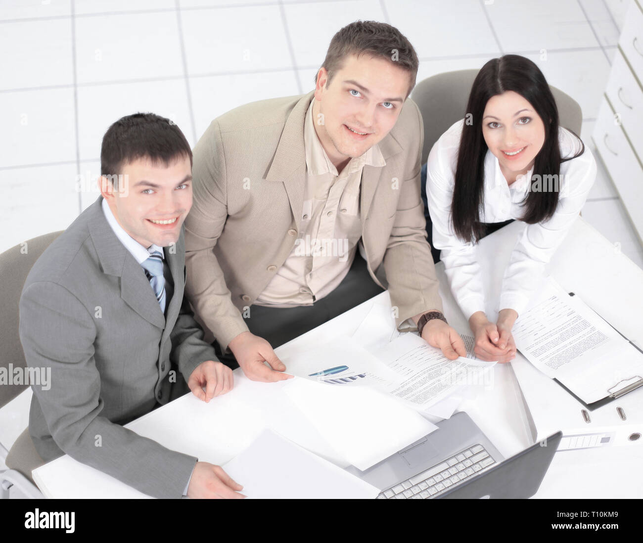 Discussing financial charts hi-res stock photography and images - Alamy