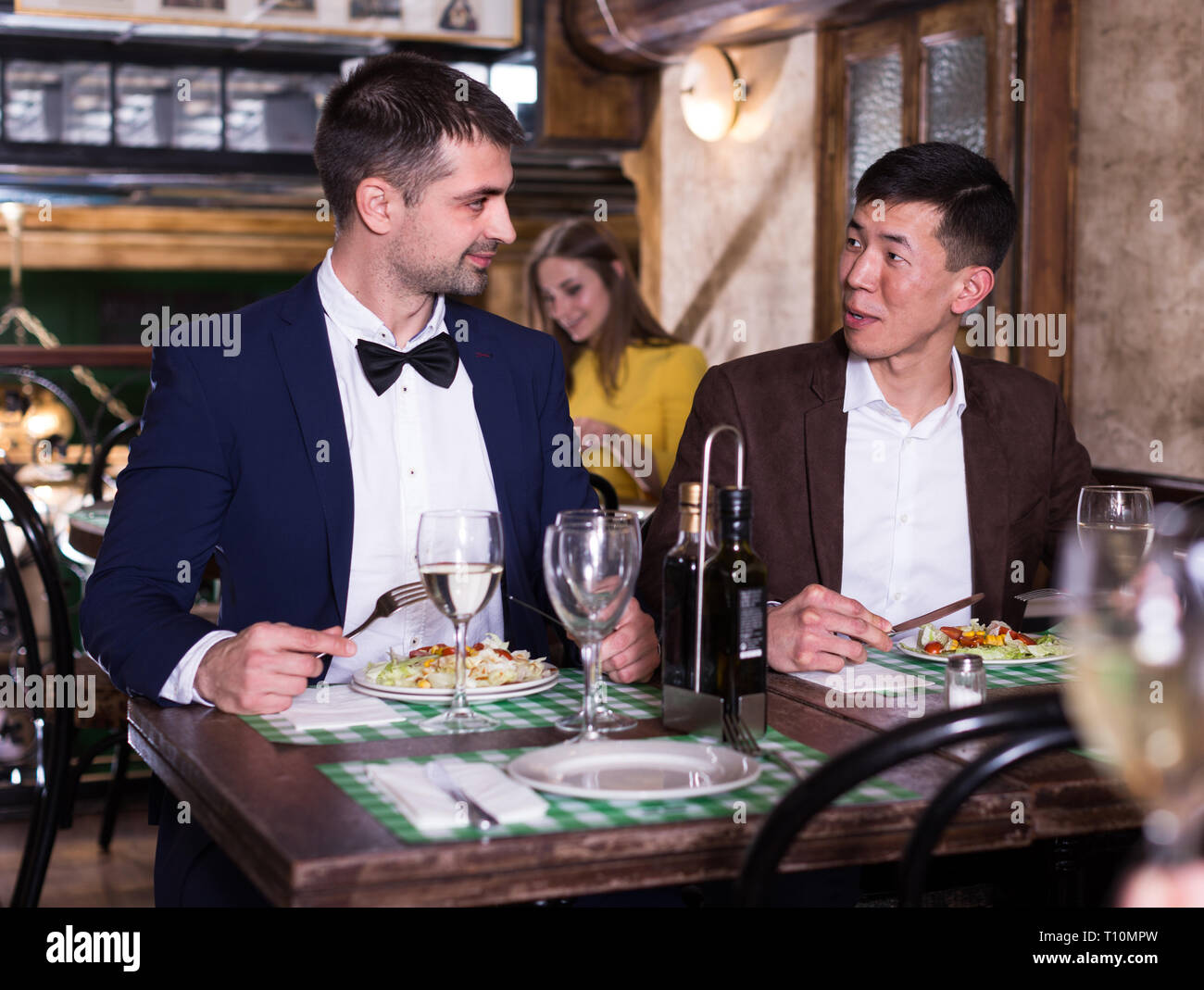 Fine dinning table hi-res stock photography and images - Alamy