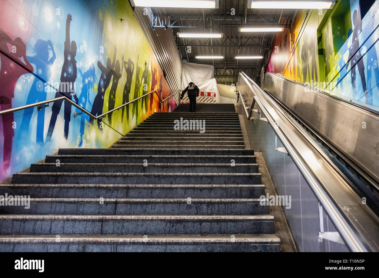 Berlin, Friedrichshain. Warschauer Strasse S-Bahn railway station ...