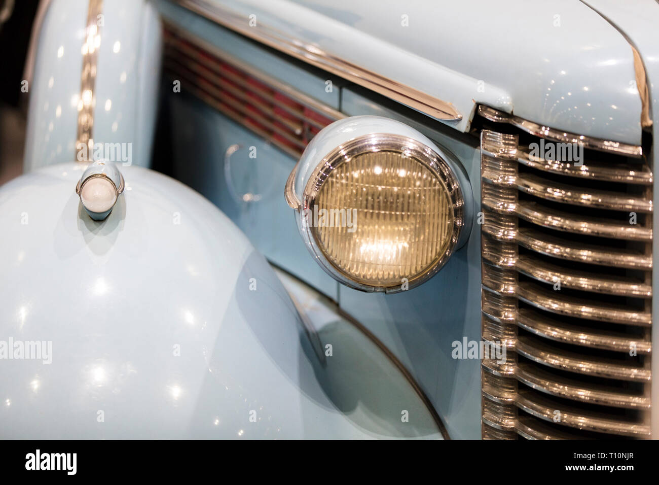 Vintage car headlight hi-res stock photography and images - Alamy