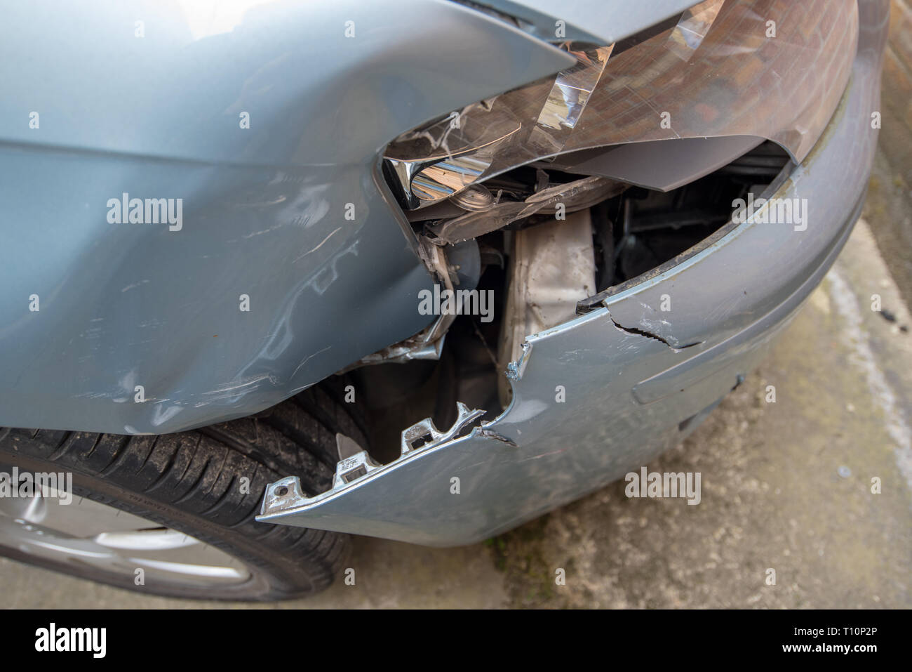Damaged wheel arch hi-res stock photography and images - Alamy