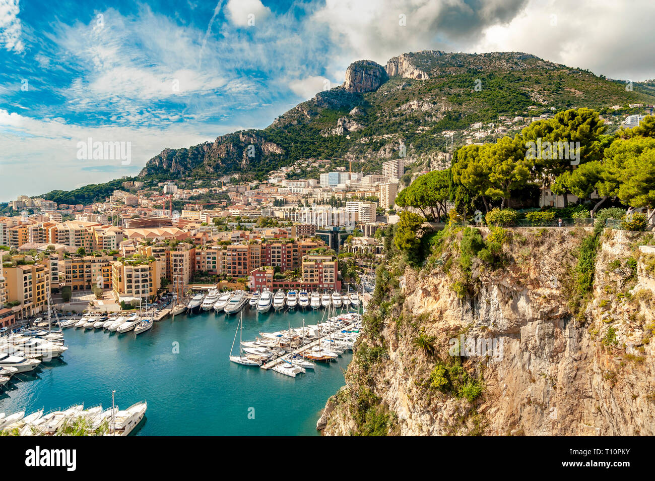 Monte Carlo in the Principality of Monaco showing harbour scenes across ...