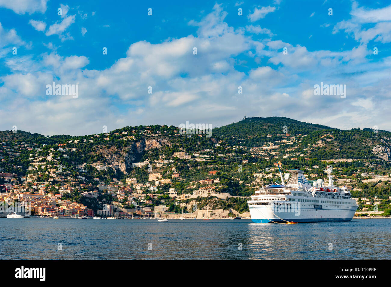 Monte Carlo in the Principality of Monaco showing harbour scenes across ...