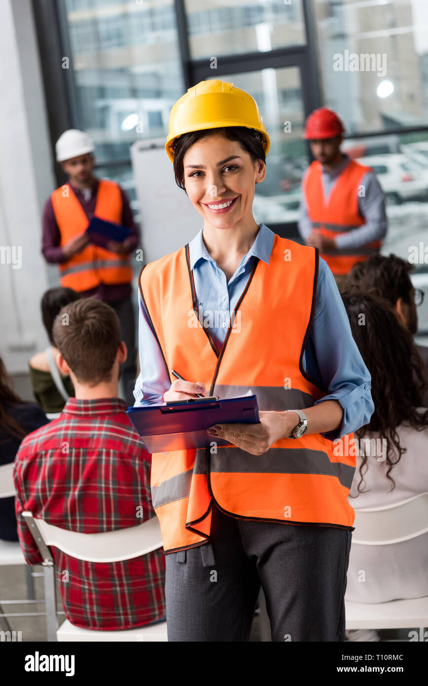 Giving safety briefing hi-res stock photography and images - Alamy