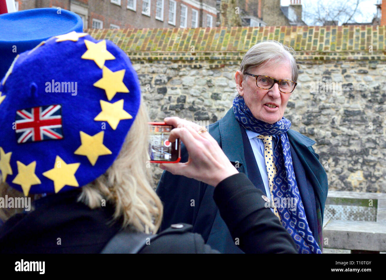 Sir william cash hi-res stock photography and images - Alamy