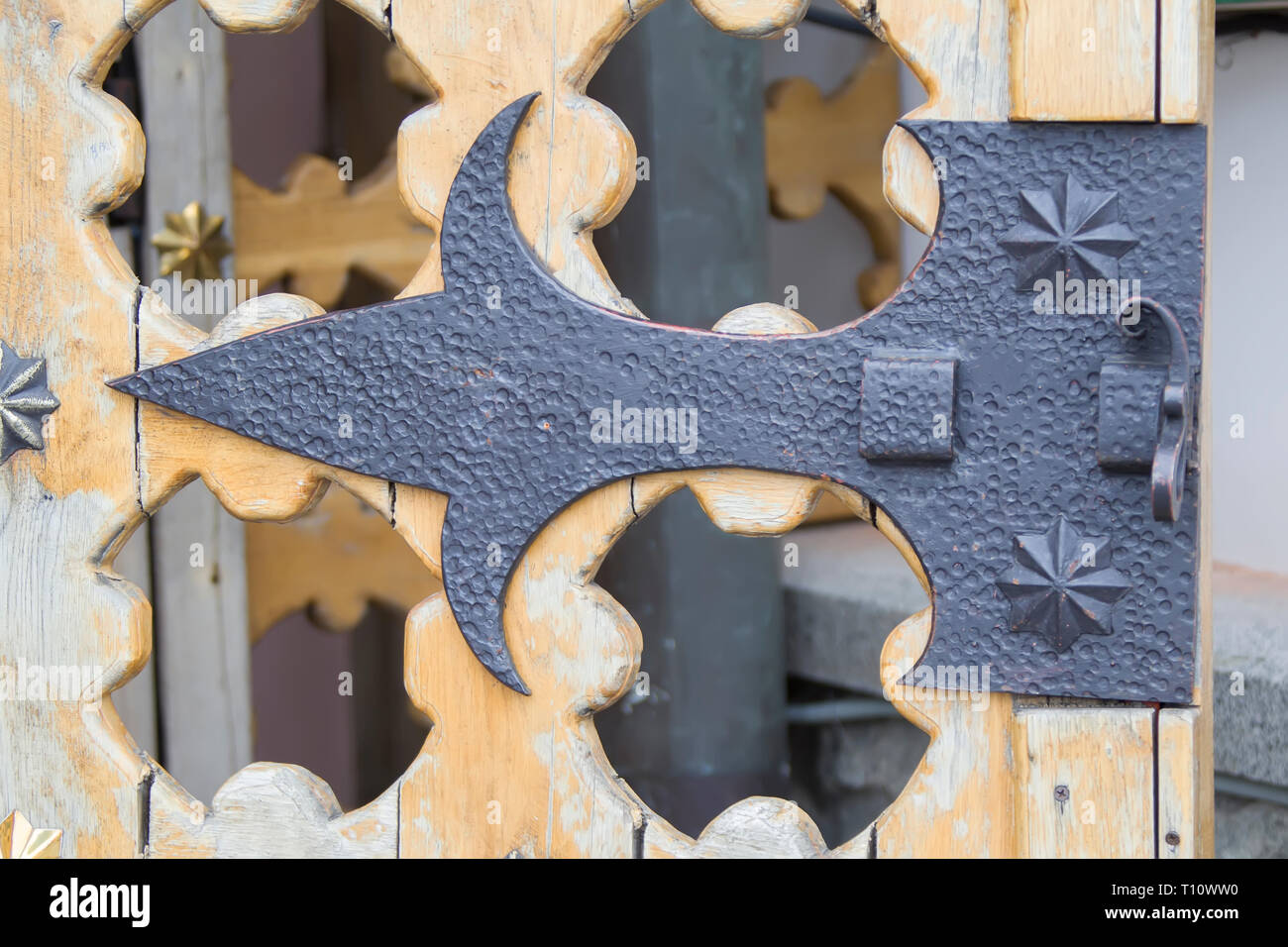 Wrought iron loop hi-res stock photography and images - Alamy