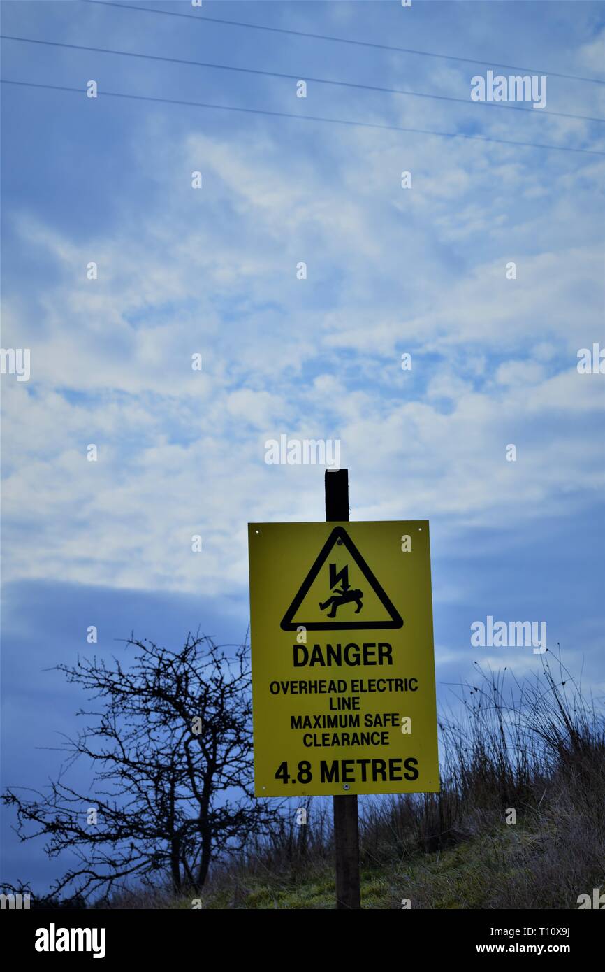 Overhead cables warning sign hi-res stock photography and images - Alamy